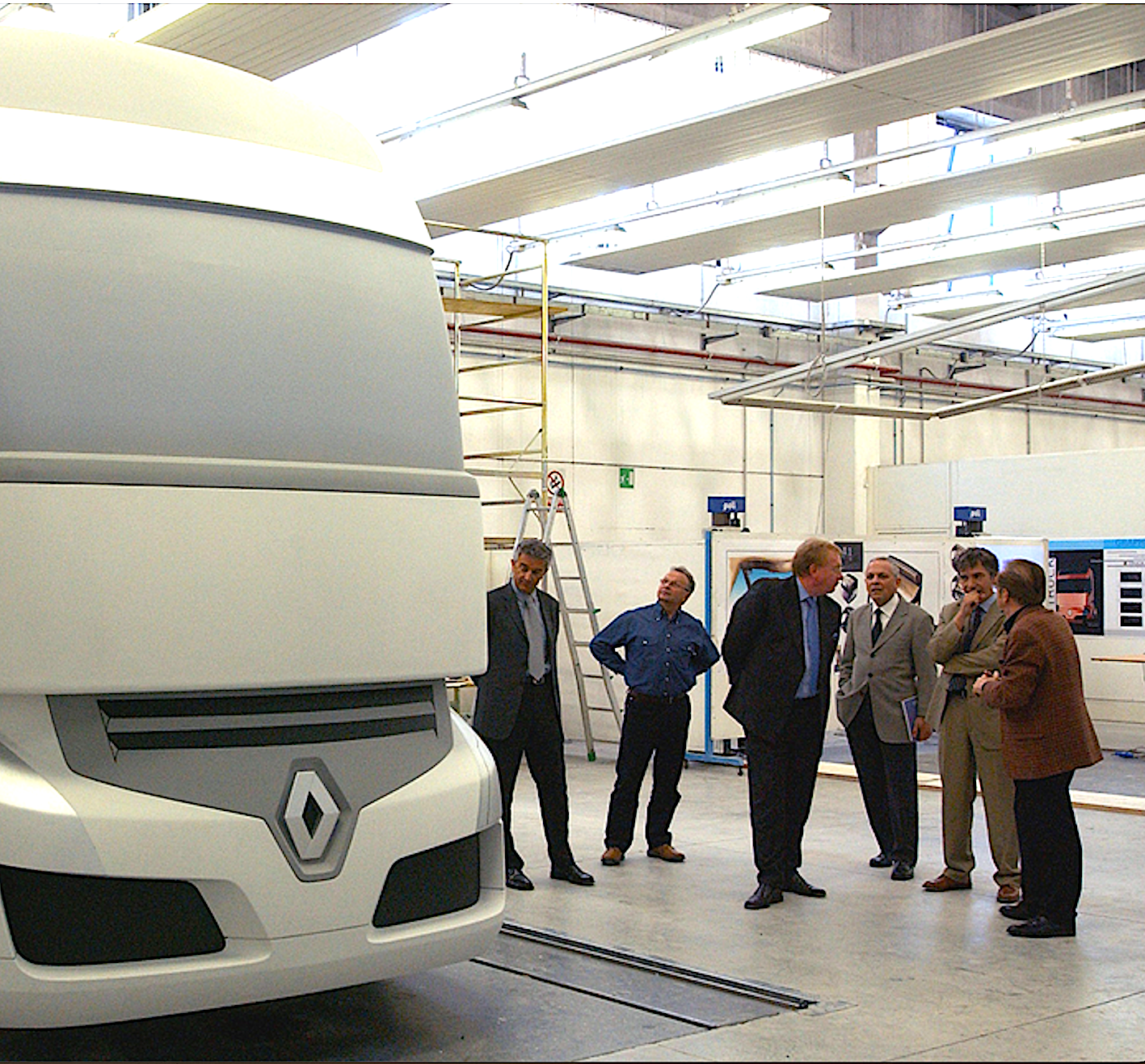 2004-2024 : les 20 ans du Renault Radiance, gros porteur de rêves ...