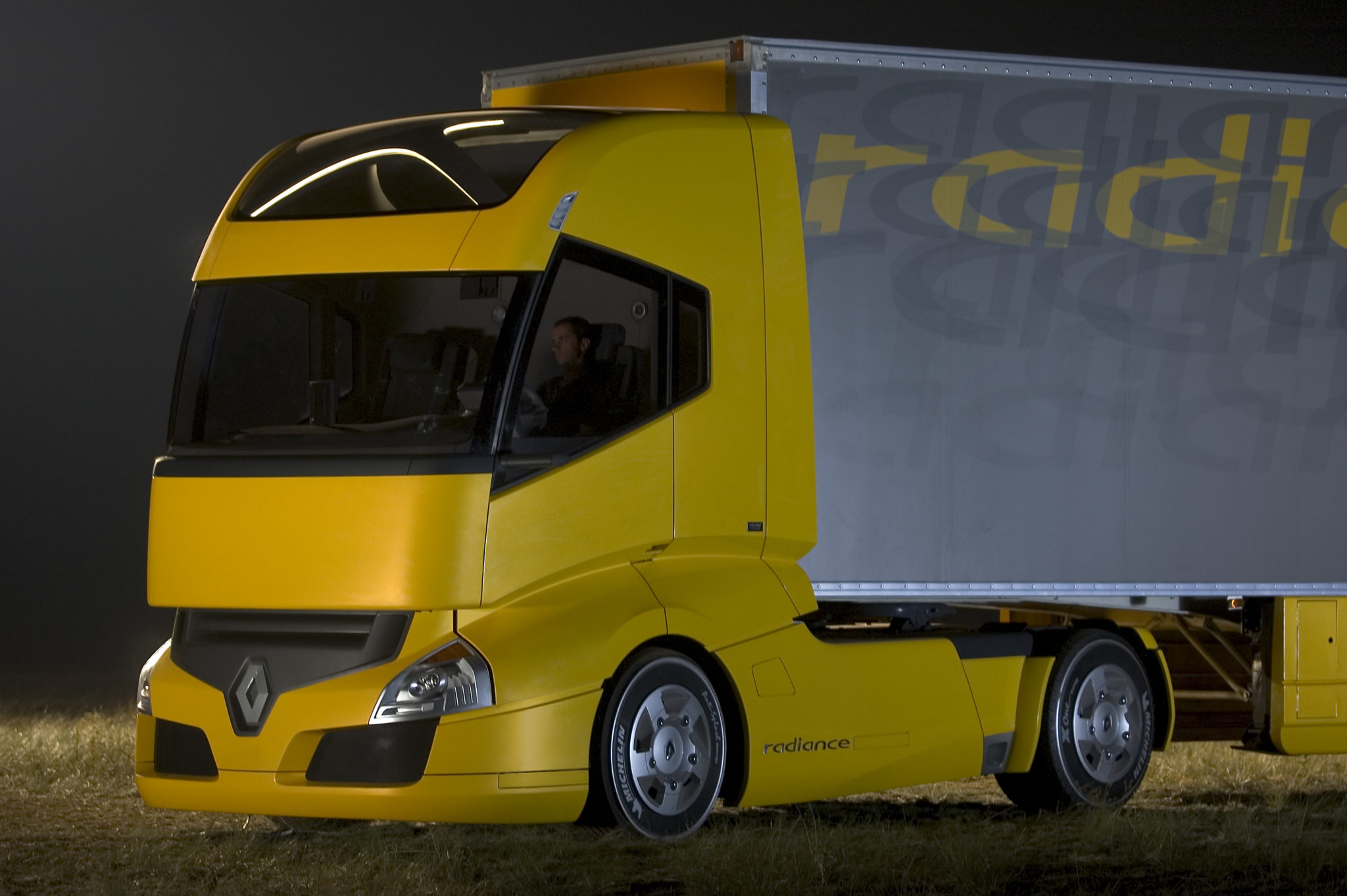 2004-2024 : les 20 ans du Renault Radiance, gros porteur de rêves ...