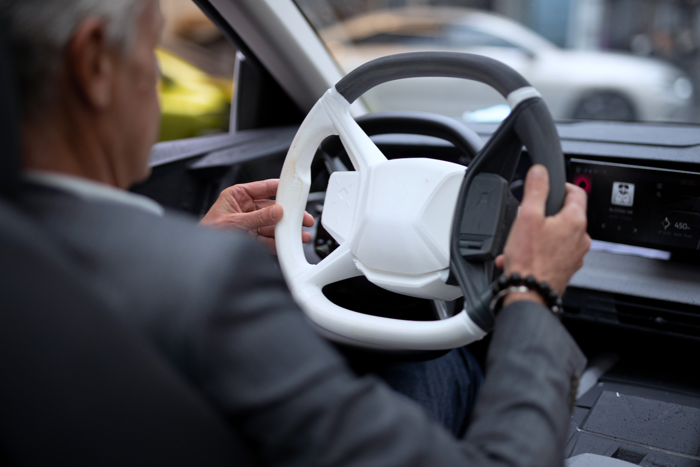 Focus on the ‘X’ steering wheel of the DS N°8 and the project of a ...