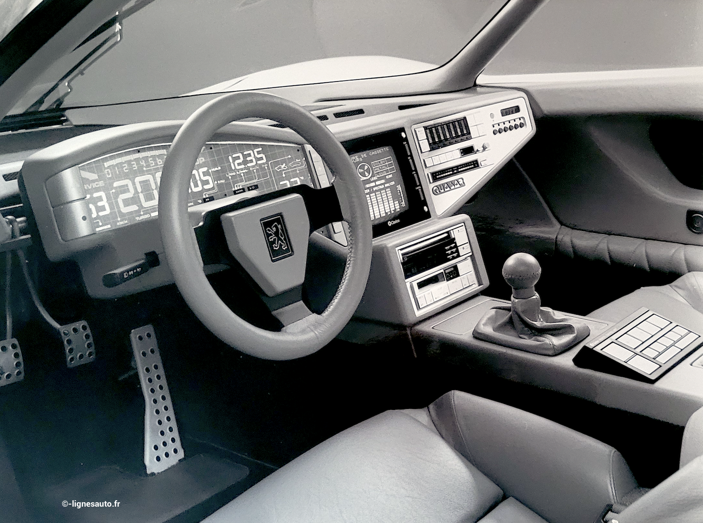 Il y a 40 ans, le concept-car Peugeot Quasar mettait le feu aux poudres ...